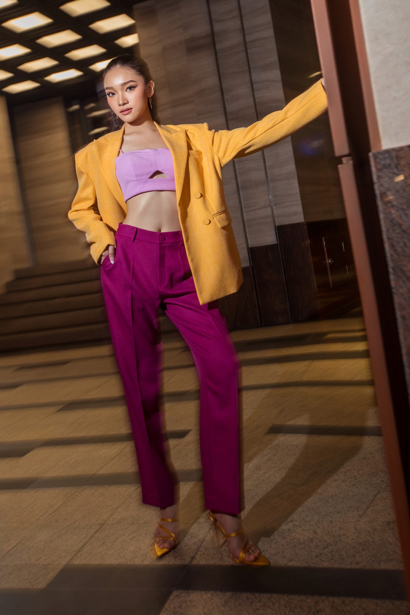 HOA HẬU PHẠM KIM NGÂN NỔI BẬT VỚI BỘ ẢNH STREET STYLE NĂNG ĐỘNG, PHỐI ...