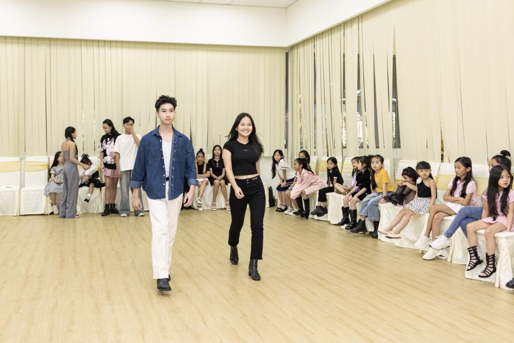 ĐỘT NHẬP’’ BUỔI TẬP LUYỆN HĂNG SAY CỦA 33 TÀI NĂNG NHÍ CHUNG KẾT "COSMO ...