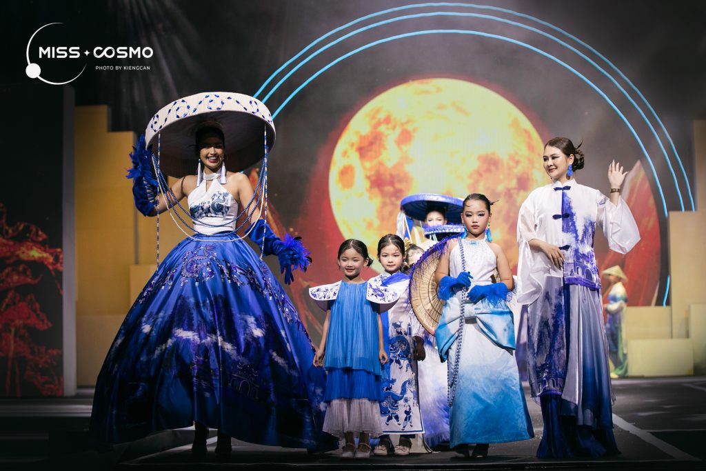 HOA HẬU NGỌC CHÂU LÀM VEDETTE TRONG BST “MÂY HOẠ ÁNH TRĂNG” CỦA NTK ...